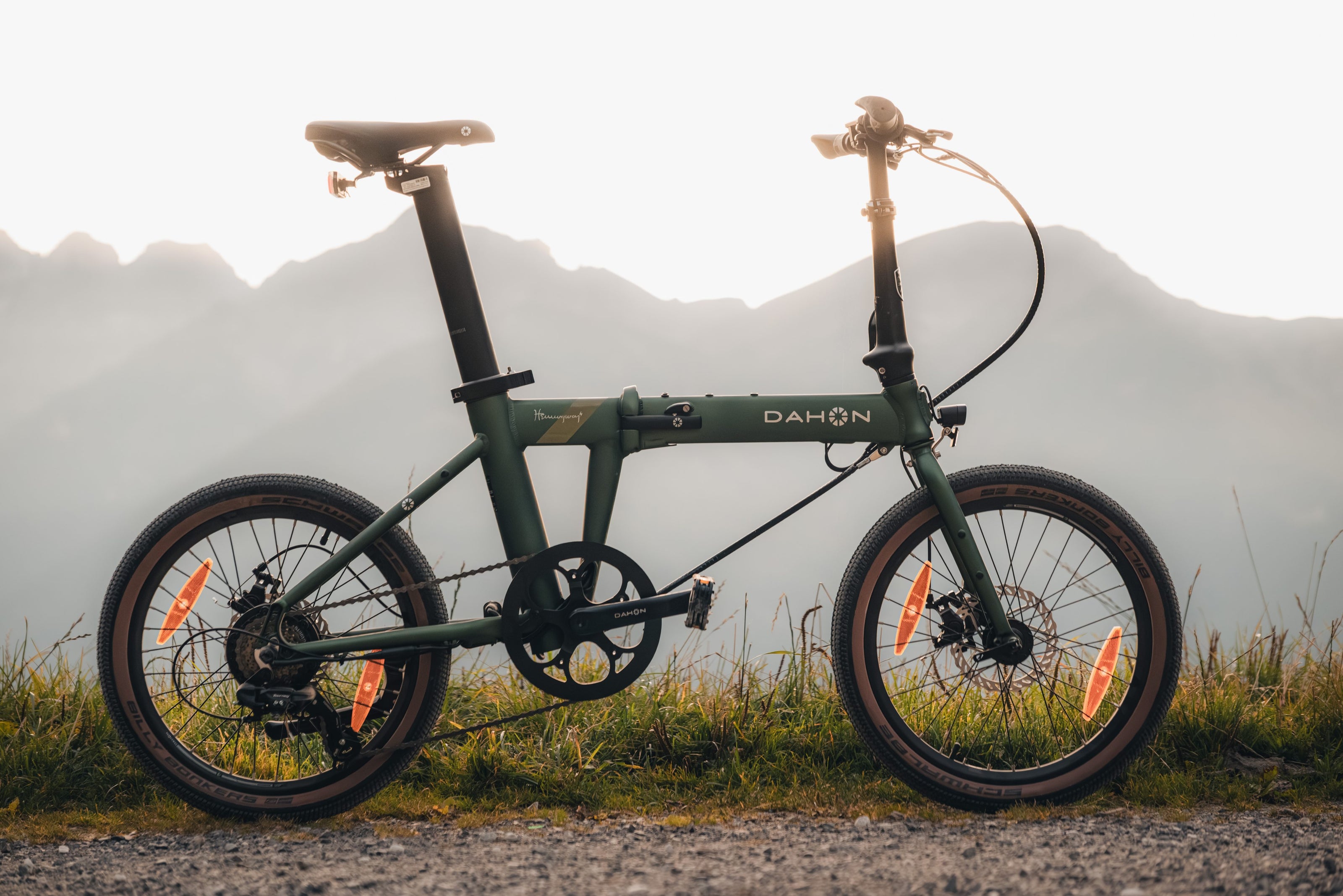 Classic Design & E-Drive | Dahon E-Hemingway Folding E-Bike