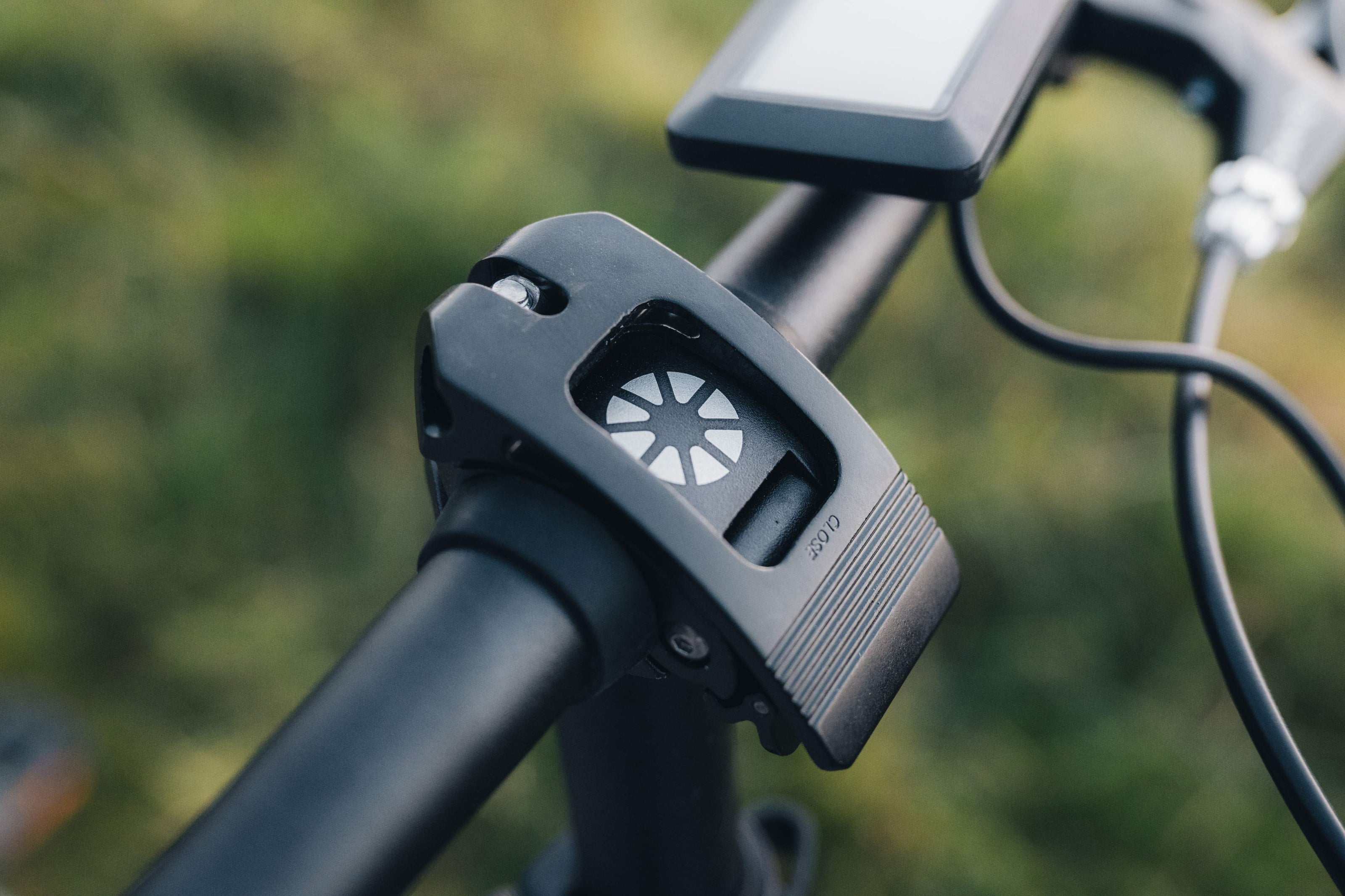 Classic Design & E-Drive | Dahon E-Hemingway Folding E-Bike